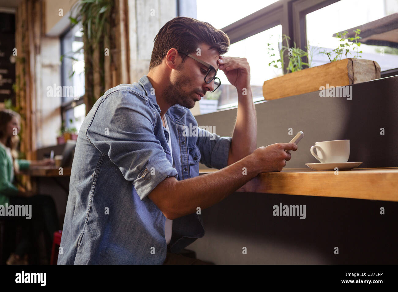 Man using a smartphone Stock Photo - Alamy