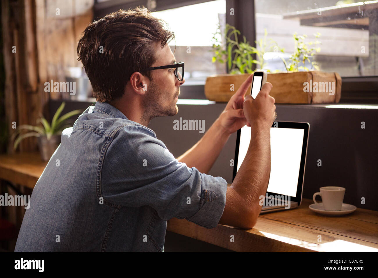 Man with technology hi-res stock photography and images - Alamy