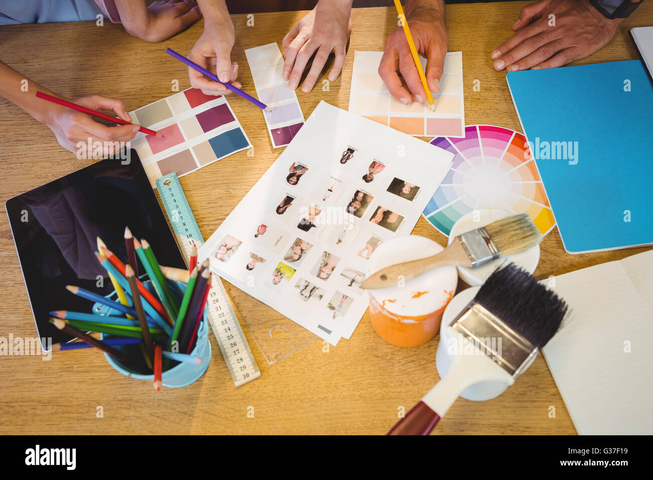 Focus paper hi-res stock photography and images - Alamy