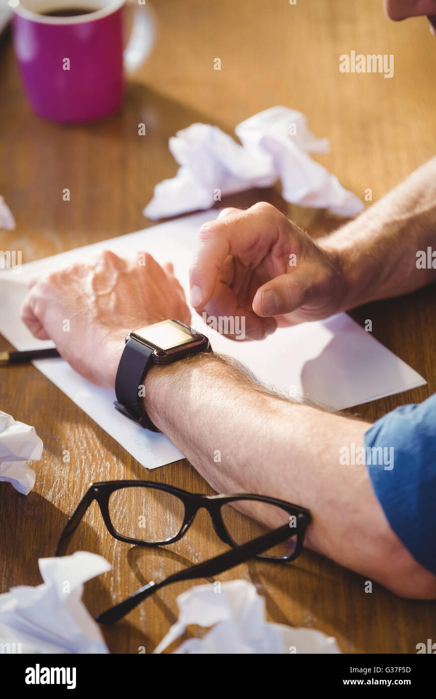 Businessman working on his paper Stock Photo - Alamy