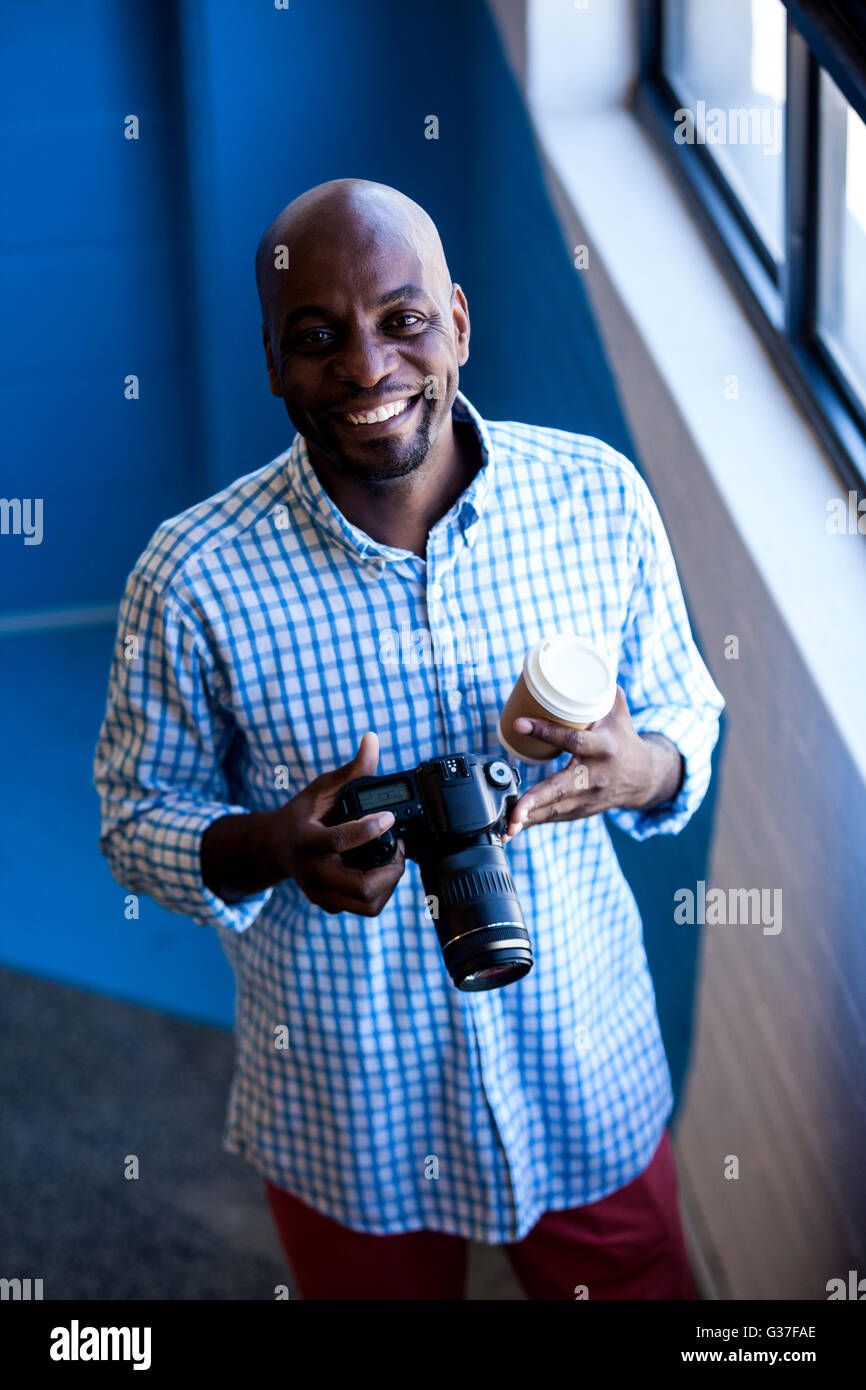 Happy photographer smiling hi-res stock photography and images - Alamy