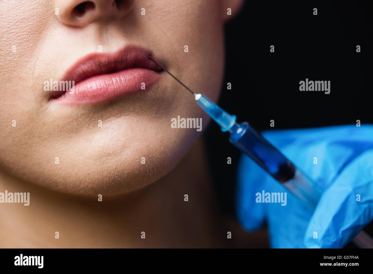 Black woman receiving injection hi-res stock photography and images - Alamy