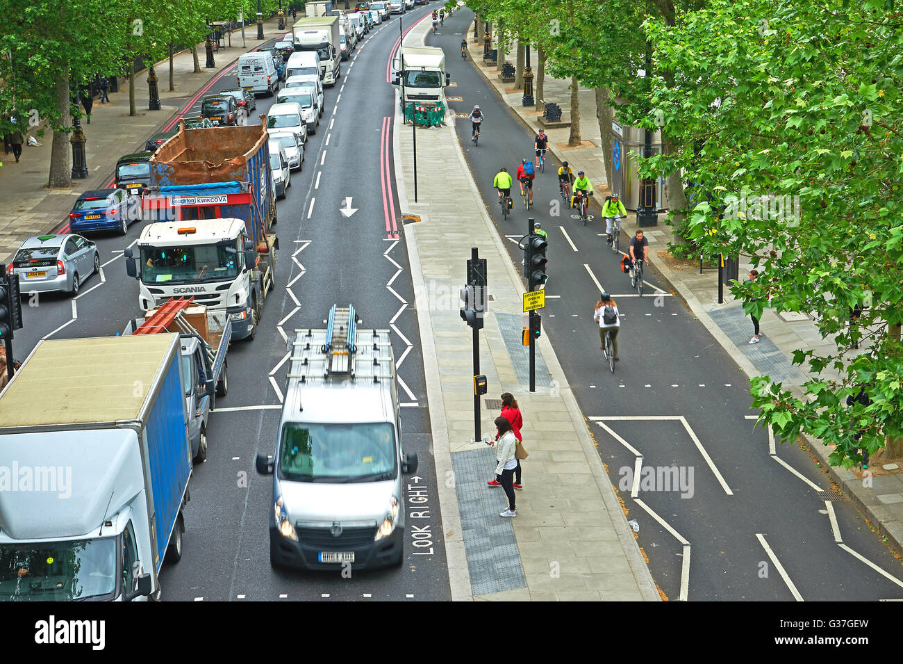 Commuter traffic london hi-res stock photography and images - Alamy