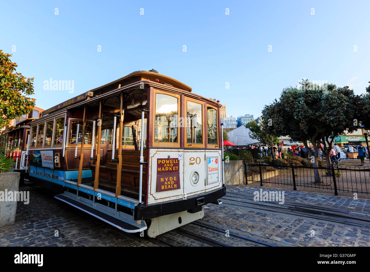 San francisco cable car sunset hi-res stock photography and images - Alamy