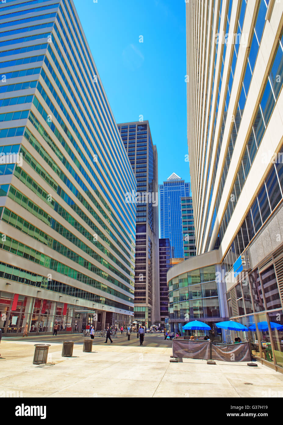 Square in Penn Center and skyline with skyscrapers in Philadelphia ...