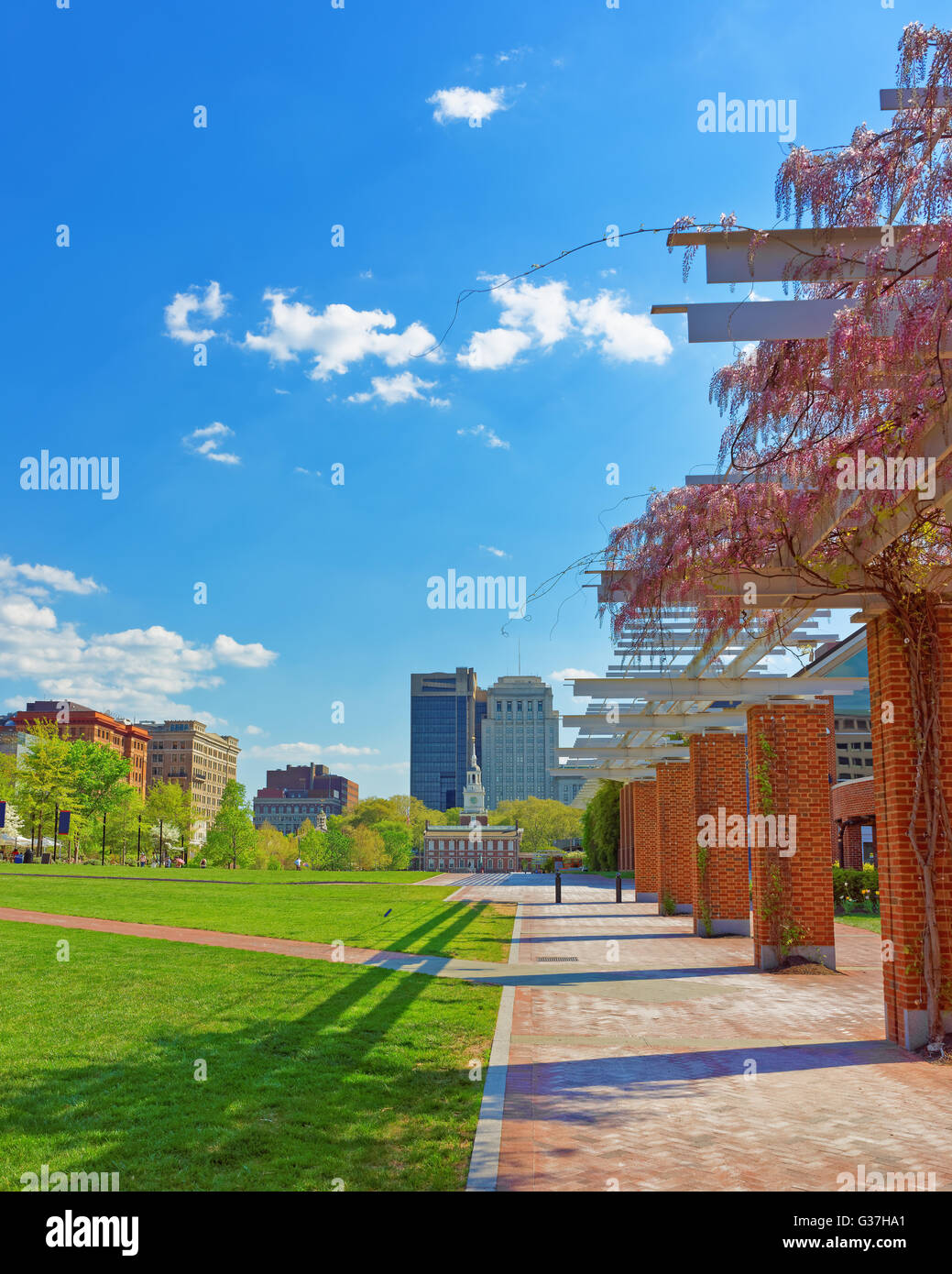 Independence Hall viewed from Independence National Historical Park in ...