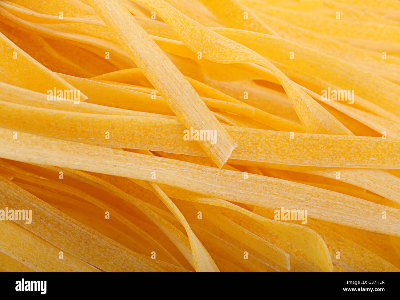 Yellow noodles hi-res stock photography and images - Alamy