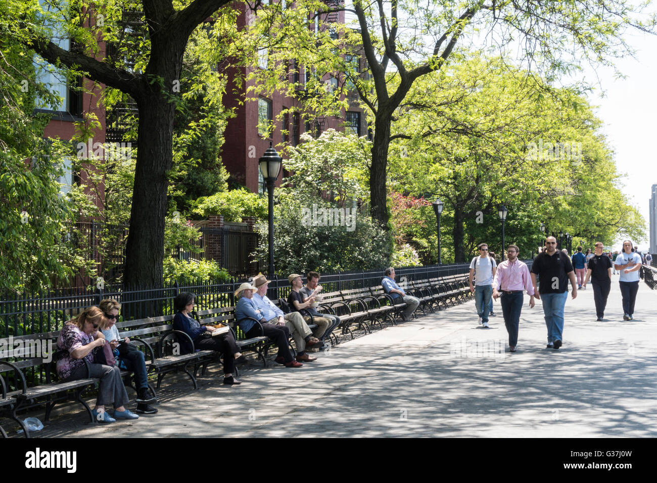 Benches promenade walkway hi-res stock photography and images - Alamy
