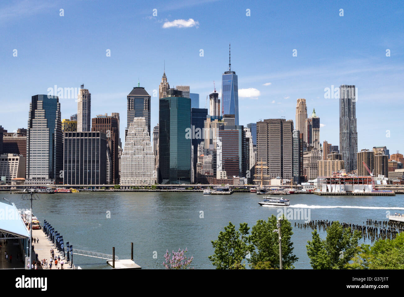 Skyline from brooklyn heights promenade hi-res stock photography and ...