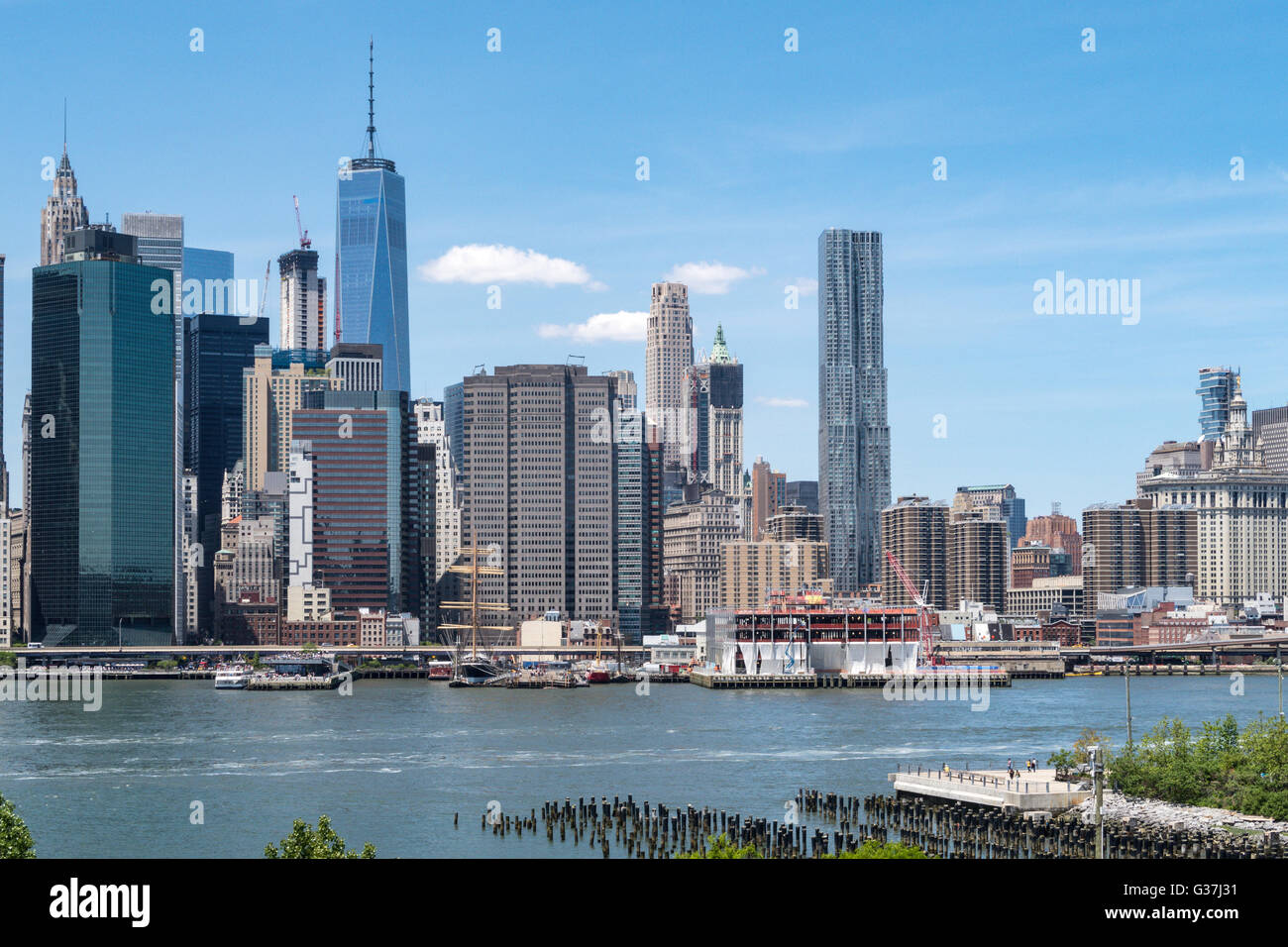 Promenade view manhattan skyline hi-res stock photography and images ...