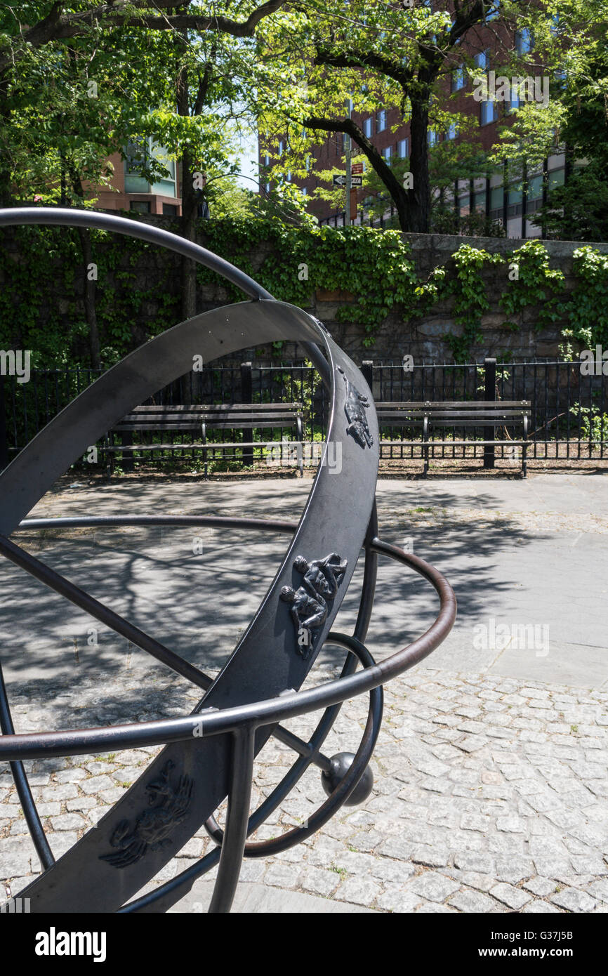 Sundial, Brooklyn Heights Promenade, NYC, USA Stock Photo - Alamy