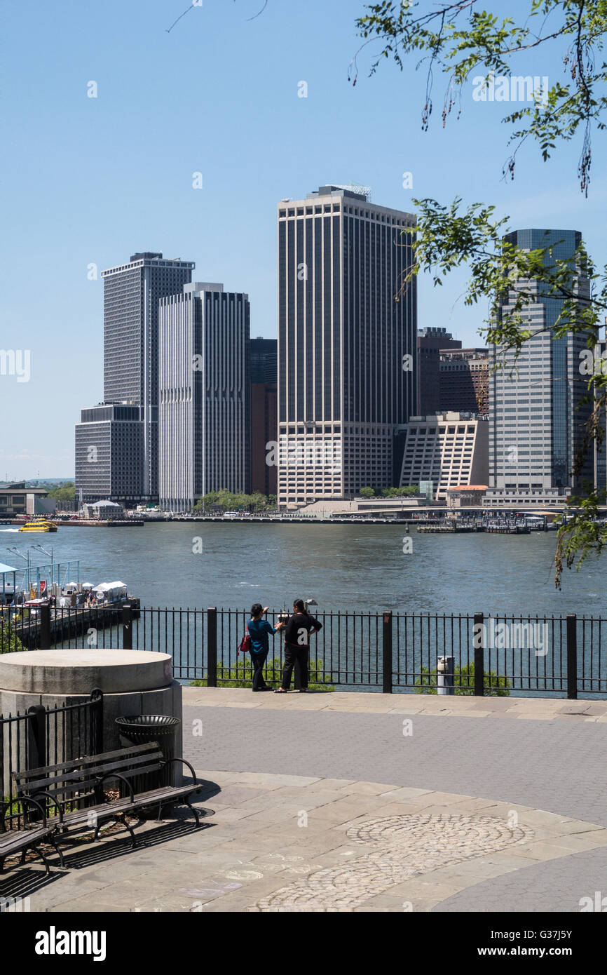 Promenade view manhattan skyline hi-res stock photography and images ...