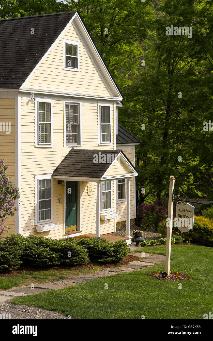 Green River Bridge House bed and breakfast Stock Photo - Alamy