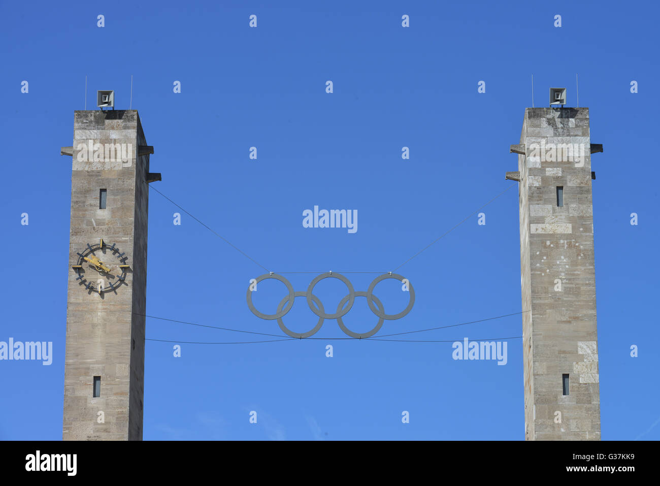 Olympische ringe hi-res stock photography and images - Alamy