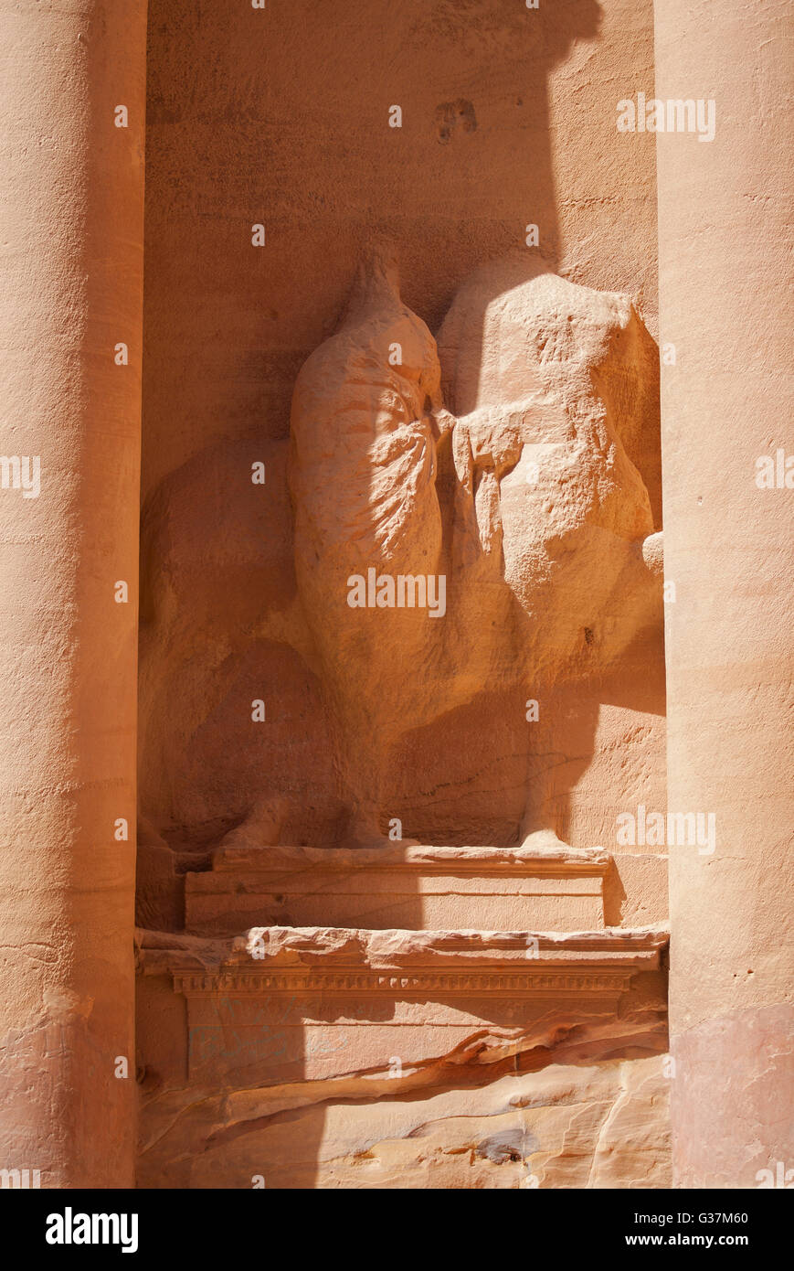 Petra inside al khazneh treasury hi-res stock photography and images ...
