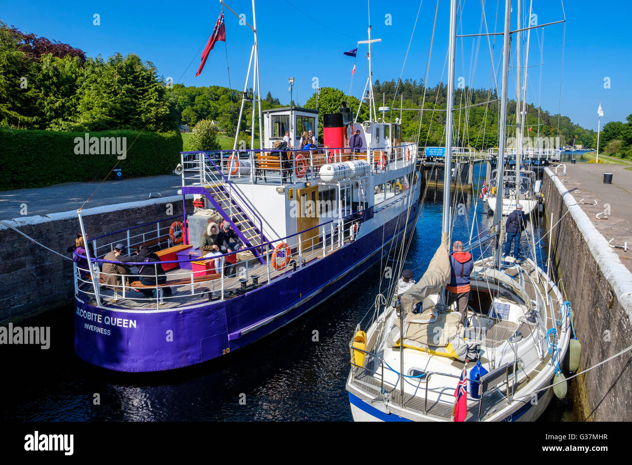 Dochgarroch locks hi-res stock photography and images - Alamy