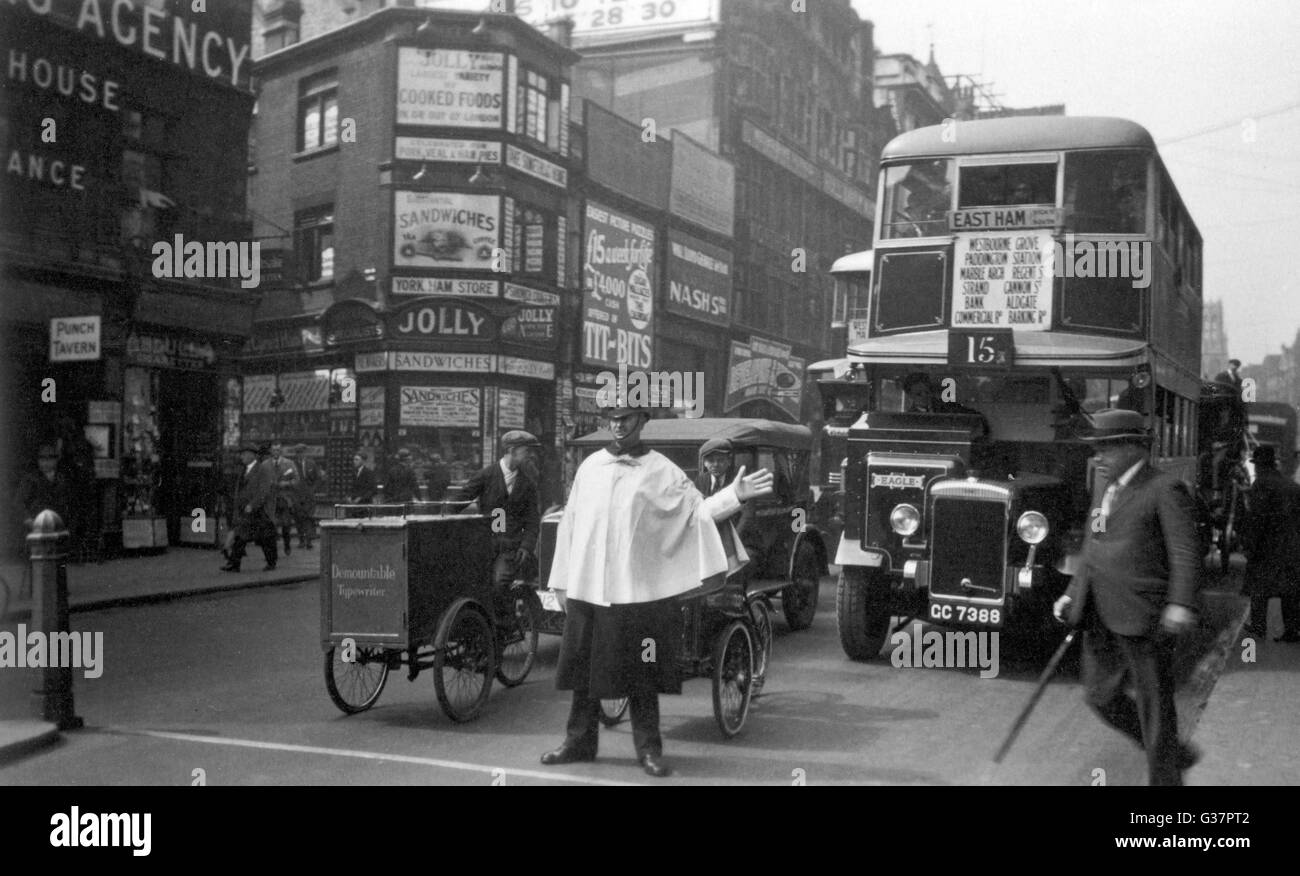 London policeman 1930 hi-res stock photography and images - Alamy