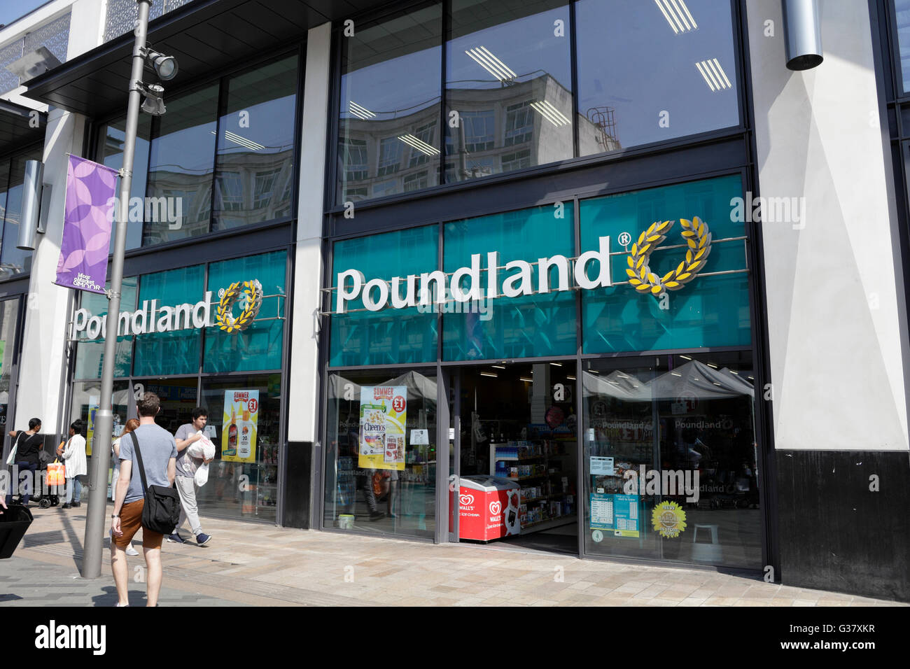 Poundland store hi-res stock photography and images - Alamy