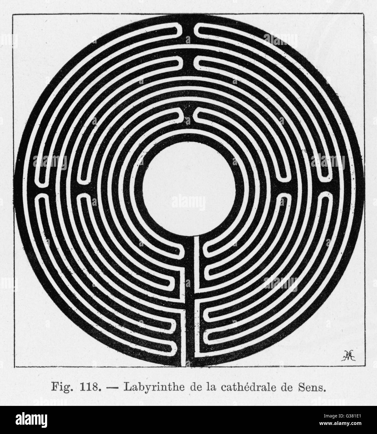 Circular maze hi-res stock photography and images - Alamy