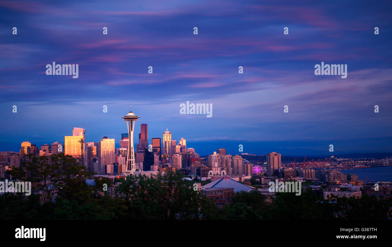 Space Needle and skyline at sunset in Seattle, Washington, USA Stock ...
