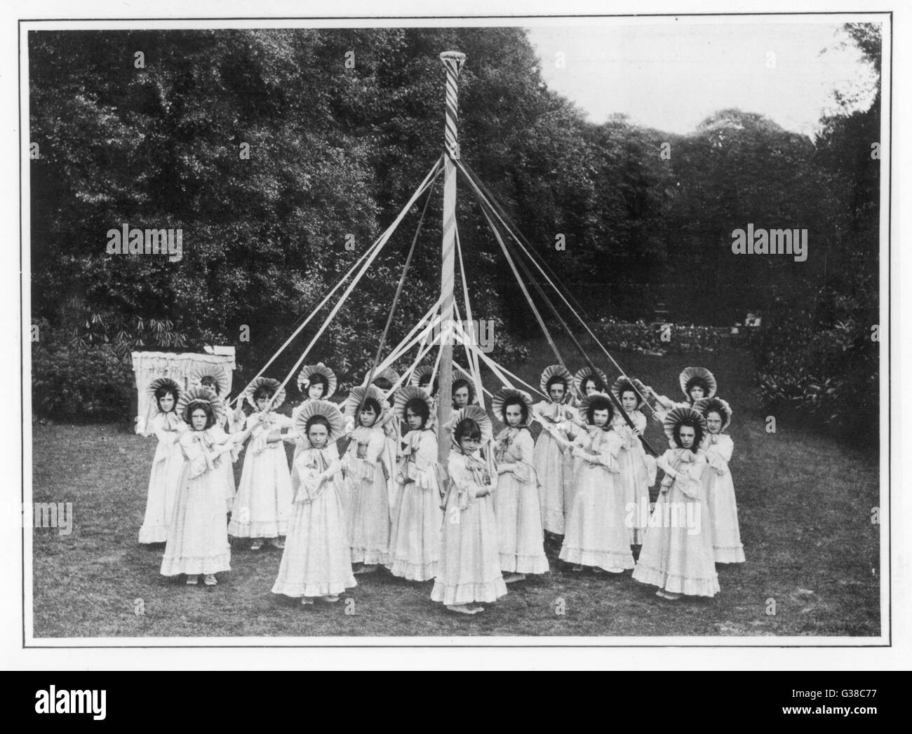 Maypole dancing dancing Black and White Stock Photos & Images - Alamy