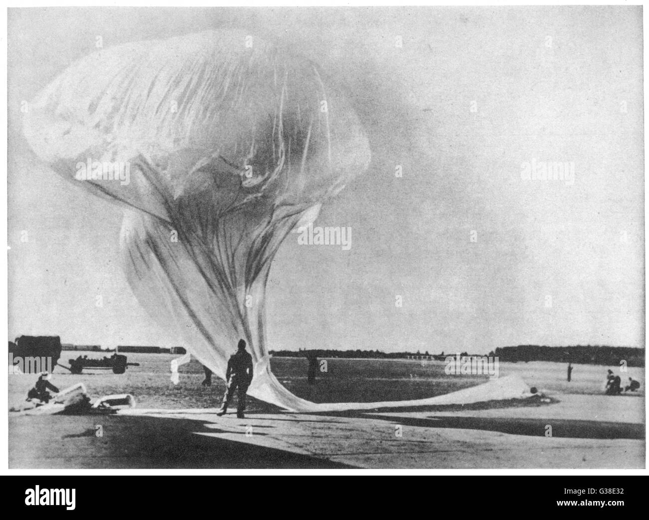 Skyhook high altitude weather balloons hi-res stock photography and ...