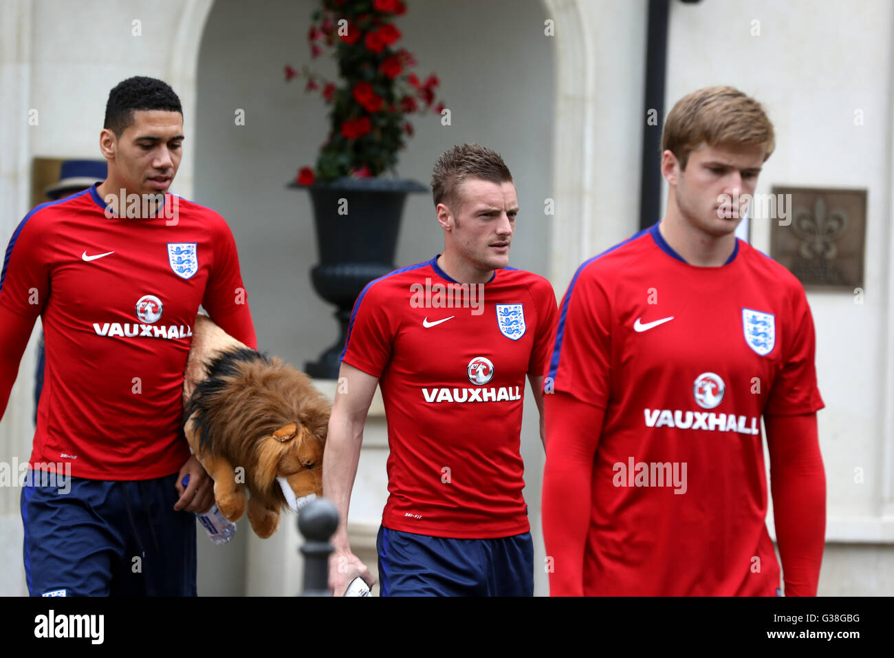 Left right englands chris smalling hi-res stock photography and images ...