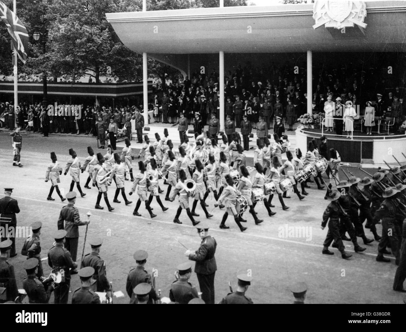 1946 victory parade hi-res stock photography and images - Alamy