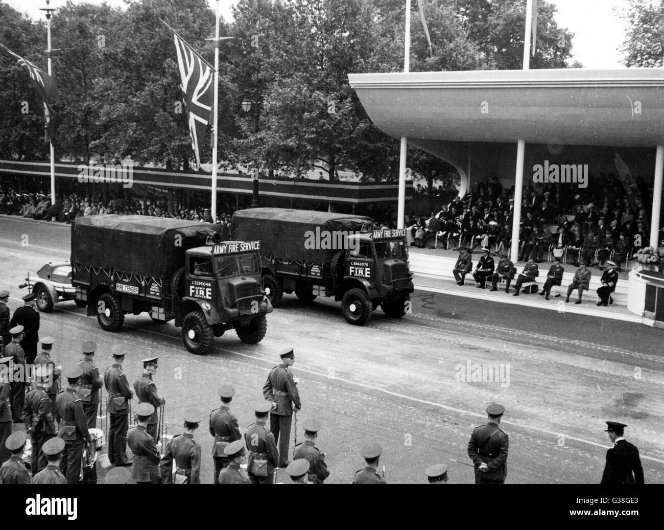 Army vehicles parade Black and White Stock Photos & Images - Alamy