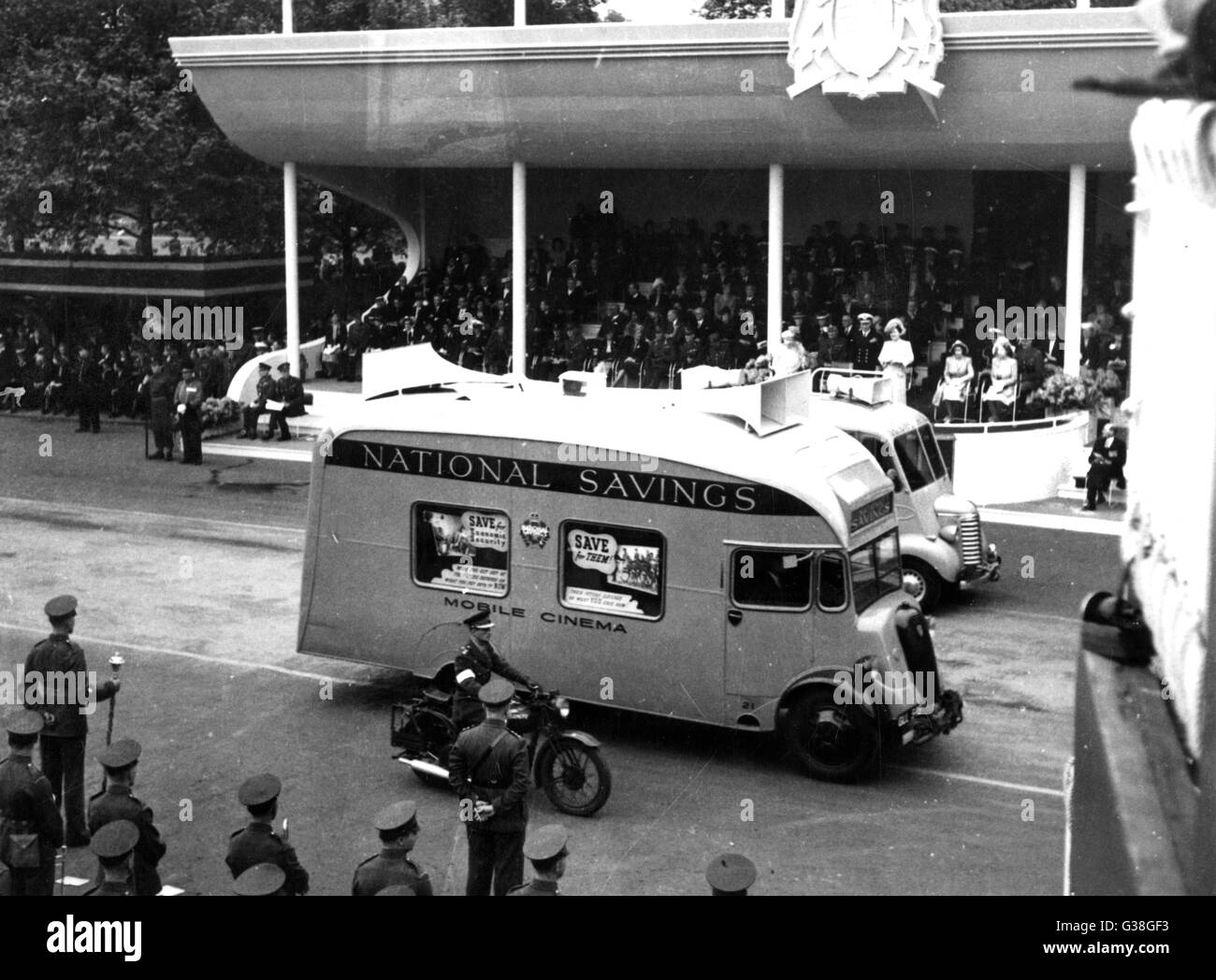 Victory parade 1946 queen elizabeth hi-res stock photography and images ...