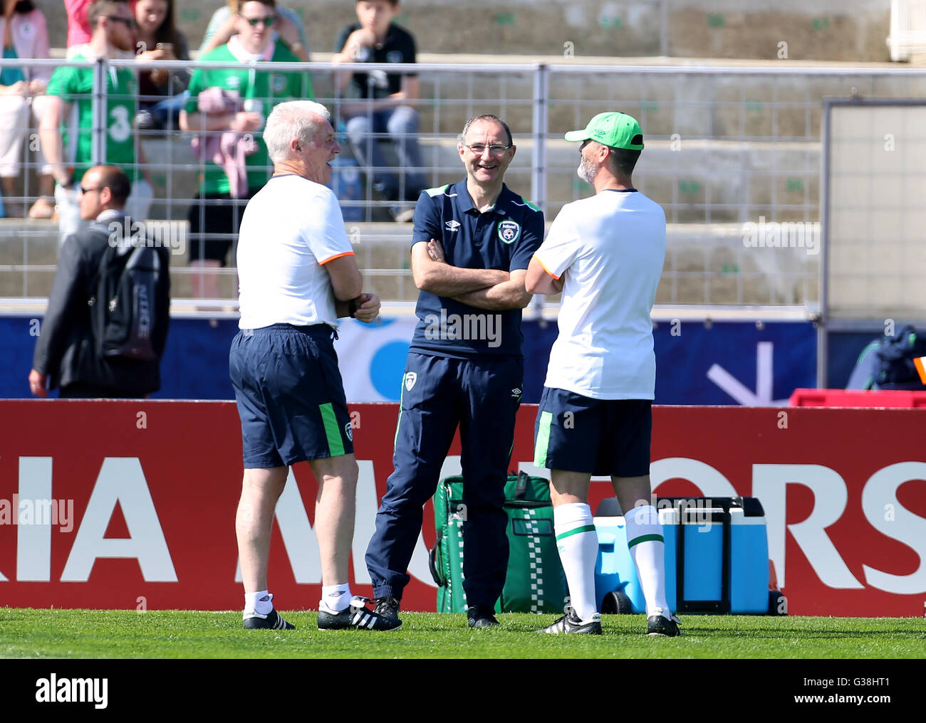 Assistant coach roy keane hi-res stock photography and images - Alamy