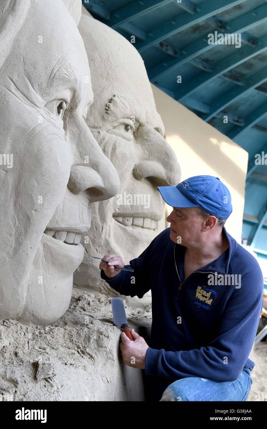 Sand sculptor "Mark Anderson" puts the finishing touches to the ...