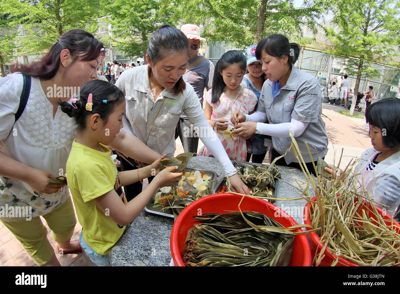 Yantai, China's Shandong Province. 9th June, 2016. Workers and visitors ...