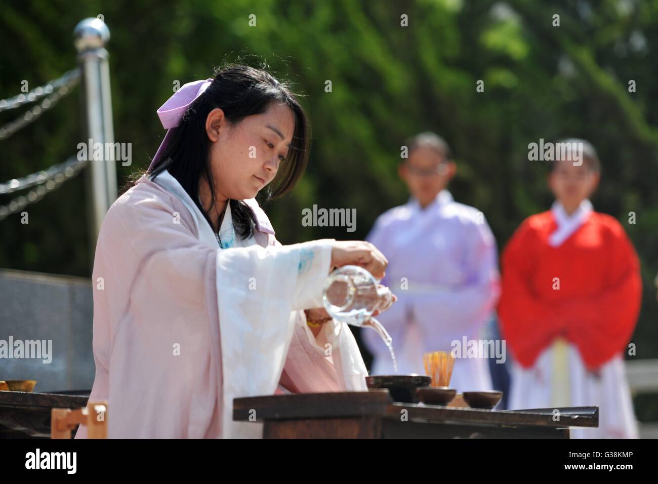 Drowned woman hi-res stock photography and images - Alamy