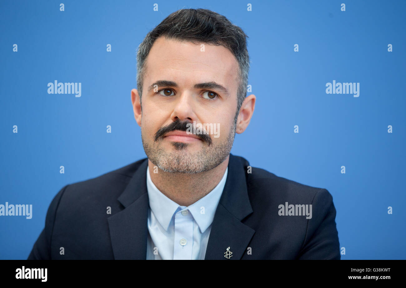 Perolini hi-res stock photography and images - Alamy