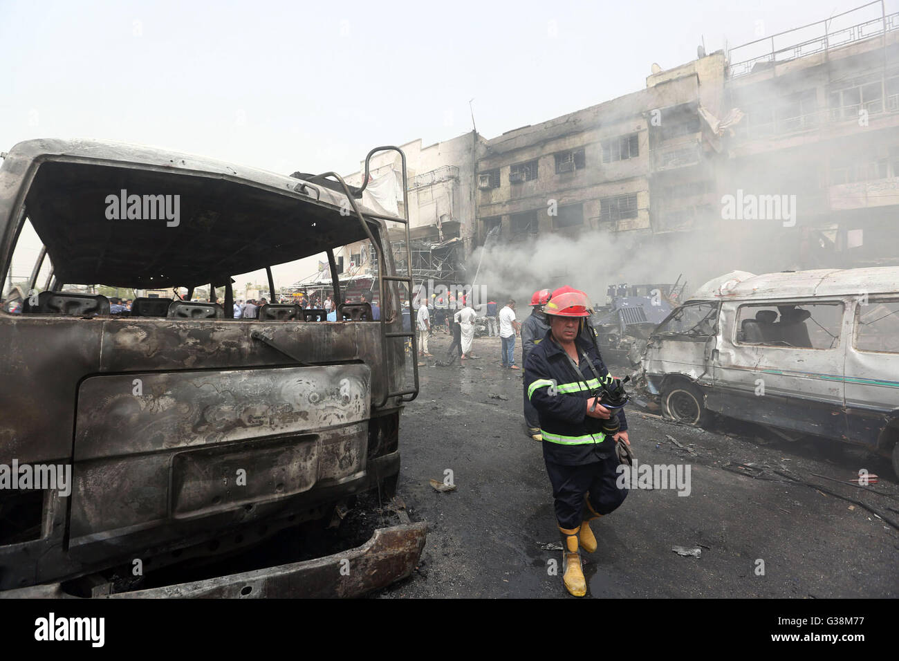 Iraqi firefighters hi-res stock photography and images - Alamy