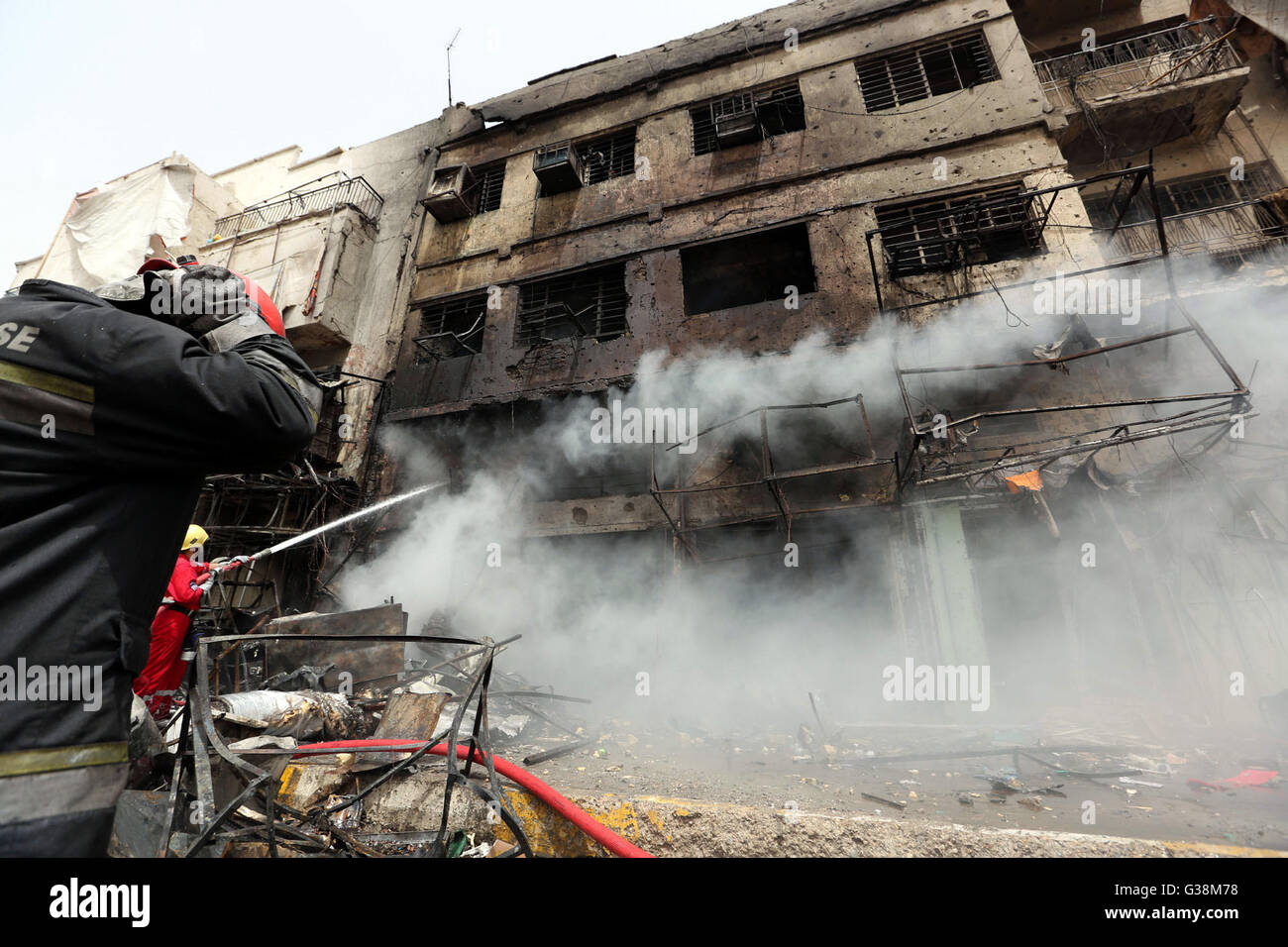 Iraqi firefighters hi-res stock photography and images - Alamy