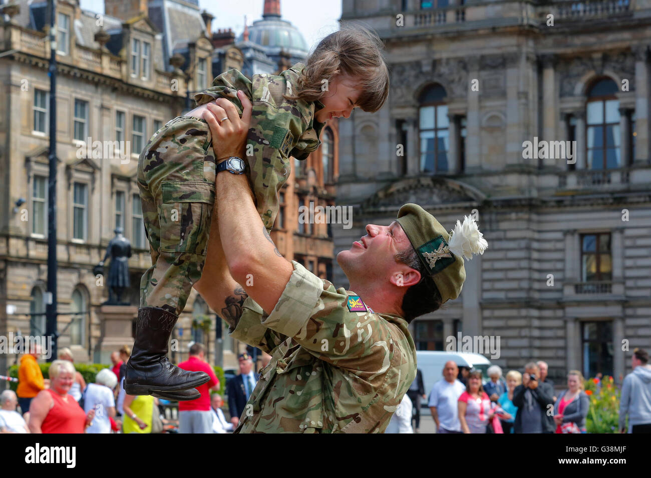 Soldiers royal highland fusiliers hi-res stock photography and images ...
