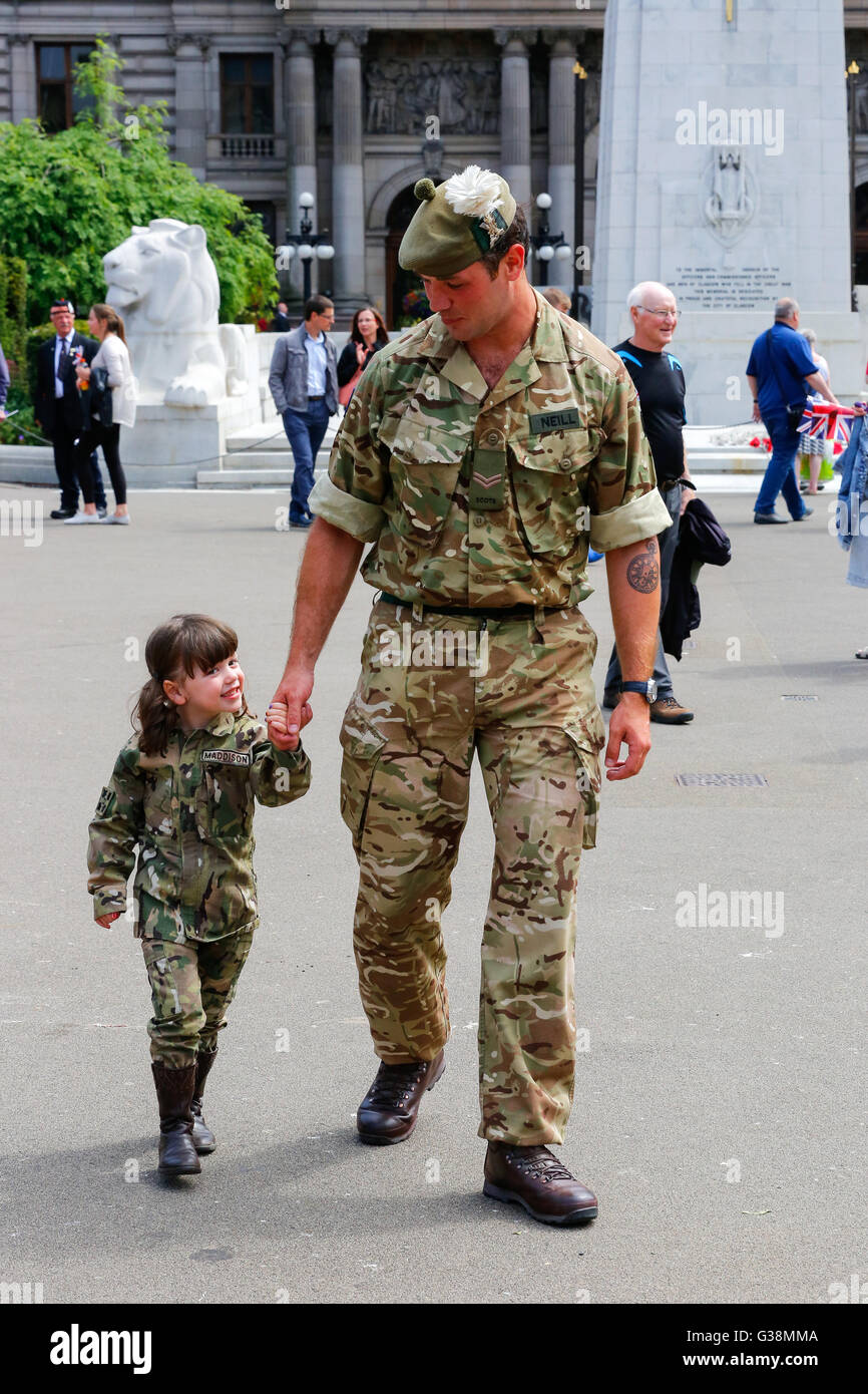 Highland infantry hi-res stock photography and images - Alamy