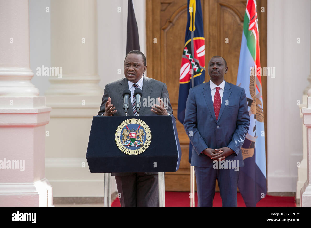 (160610)--NAIROBI, June 10, 2016(Xinhua) -- Kenyan President Uhuru ...