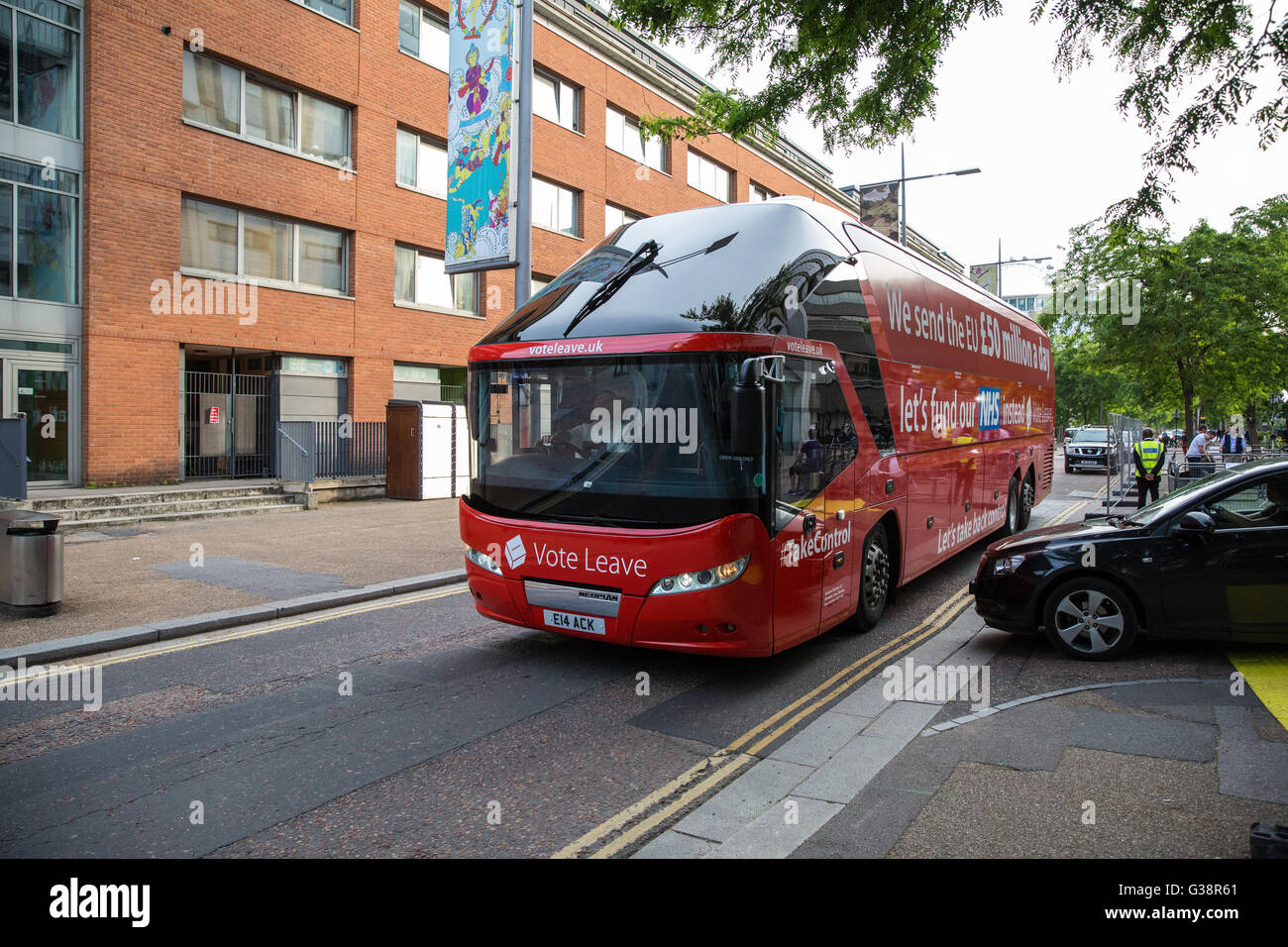 Boris johnson vote leave campaign bus hi-res stock photography and ...