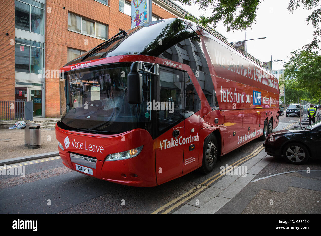 Boris johnson vote leave campaign bus hi-res stock photography and ...