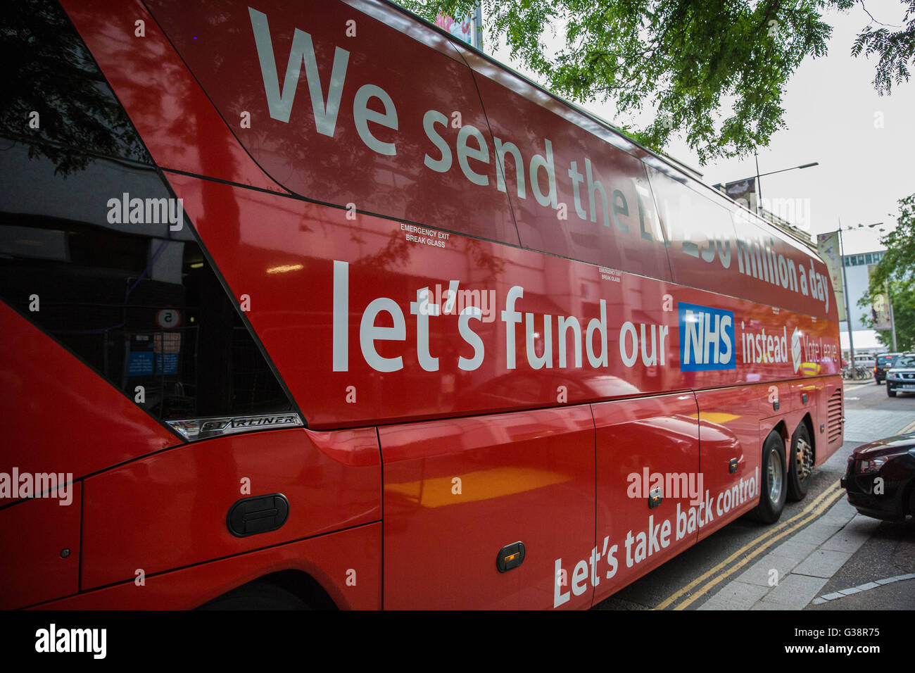 Battle bus hi-res stock photography and images - Alamy