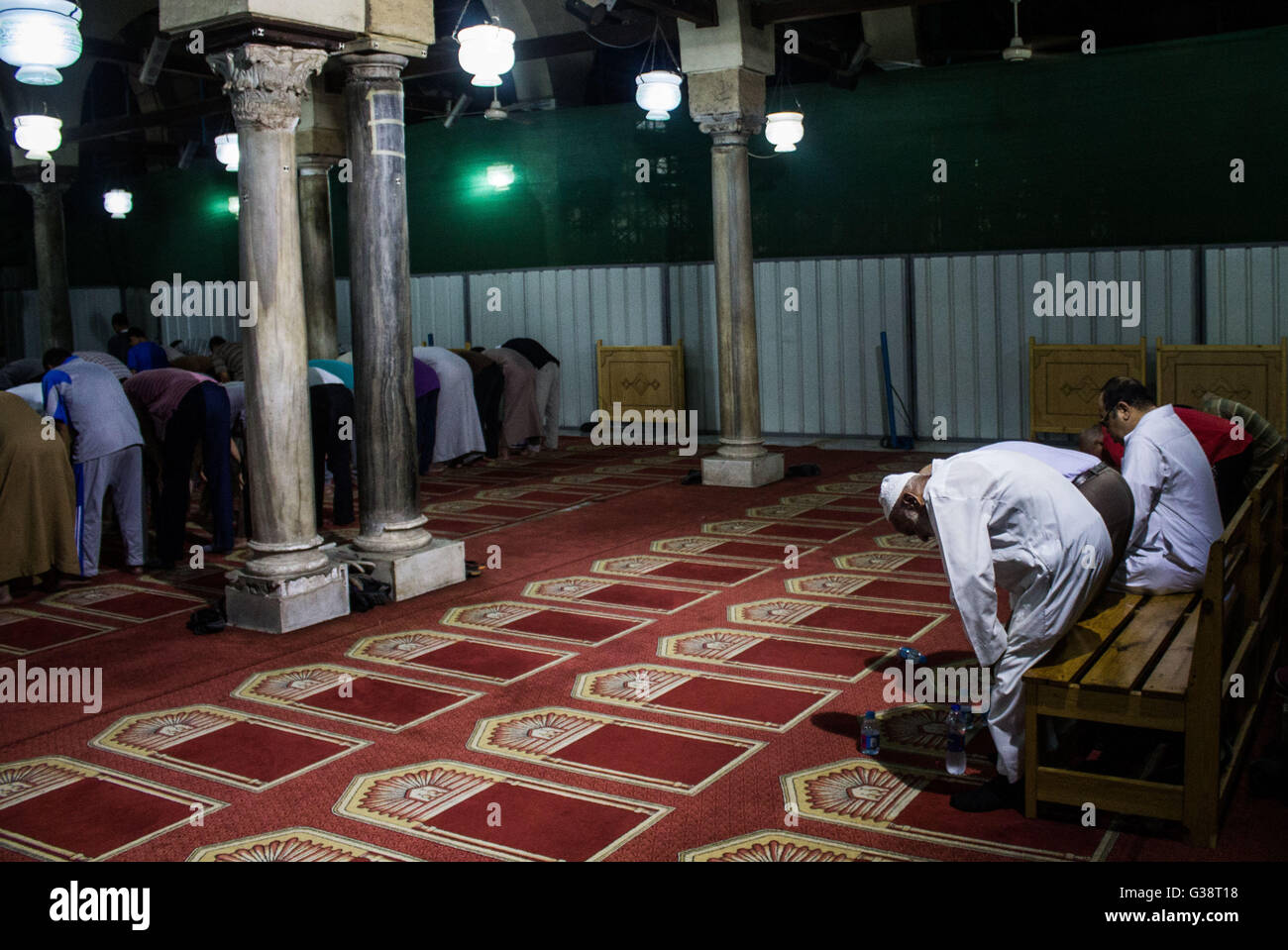 Muslims praying egypt hi-res stock photography and images - Alamy