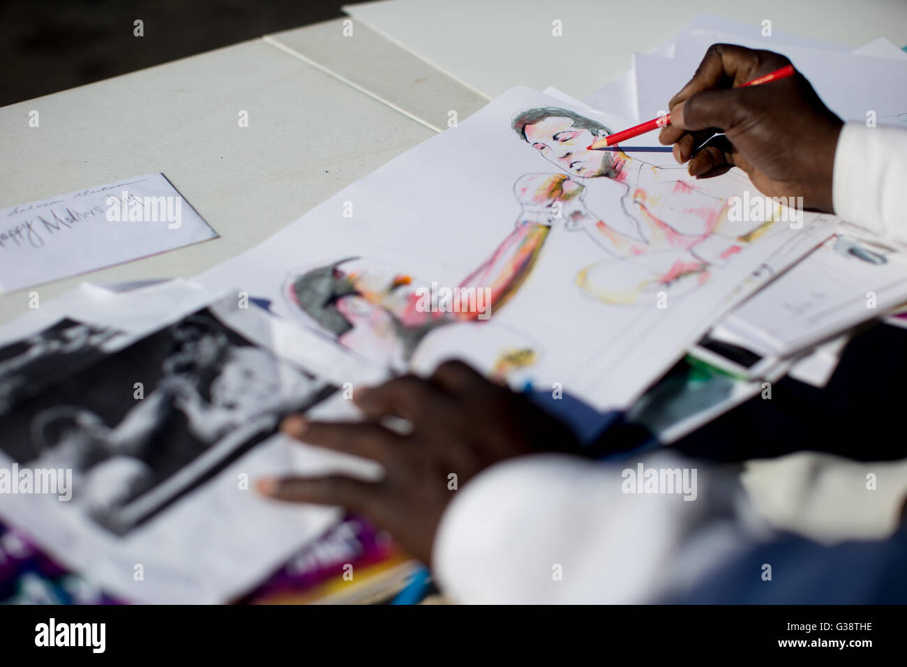 Atlanta, Ga, USA. 9th June, 2016. Artist ALLEN LONDON draws a fight ...