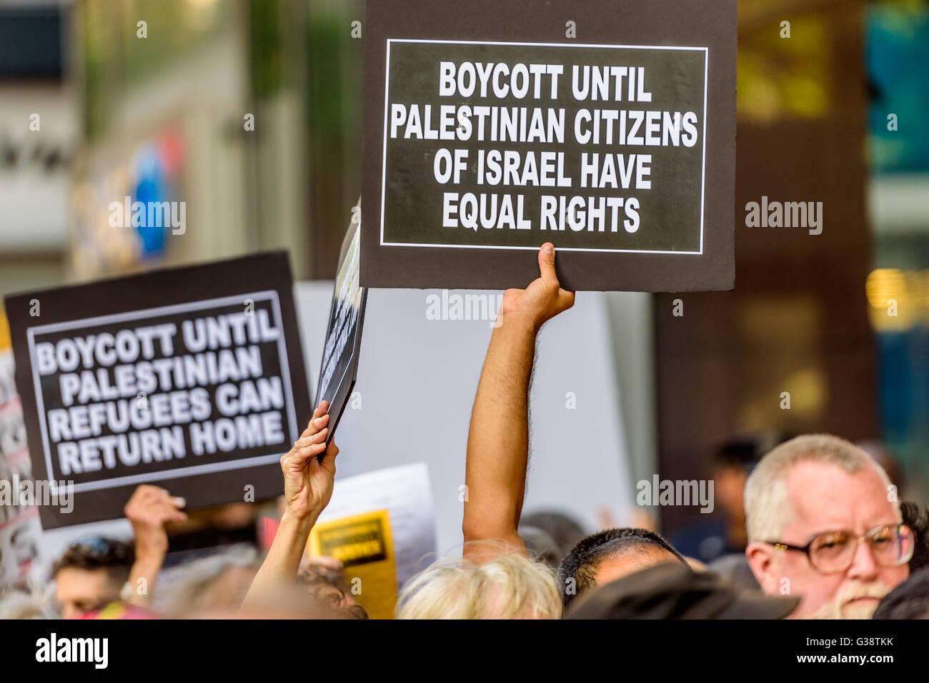 Human rights organizations palestine hi-res stock photography and ...