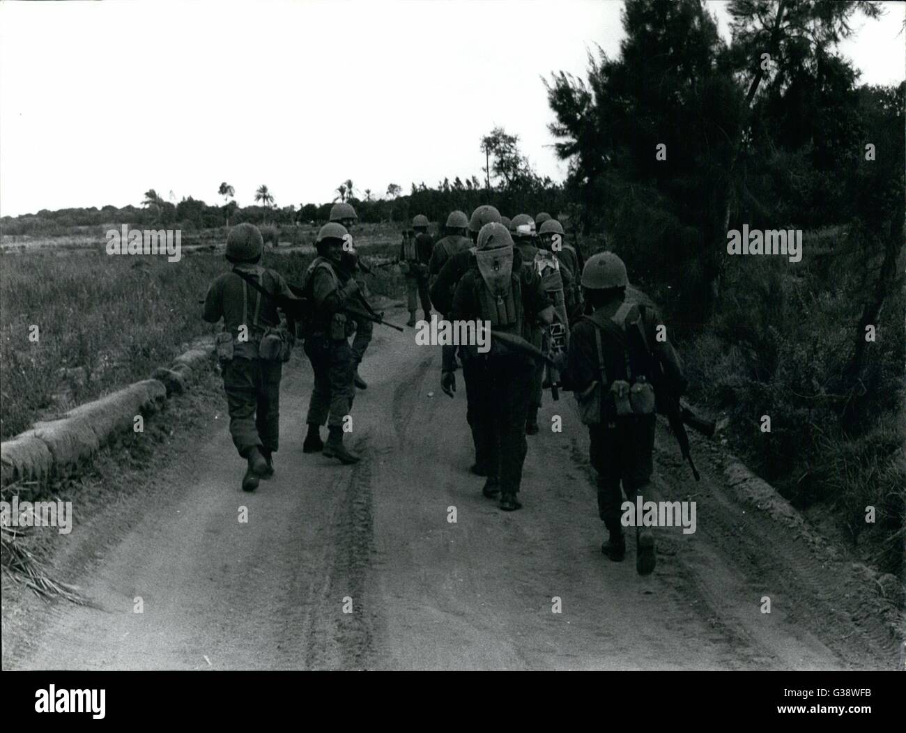 1965 - Vietnam soldiers on patrol © Keystone Pictures USA/ZUMAPRESS.com ...
