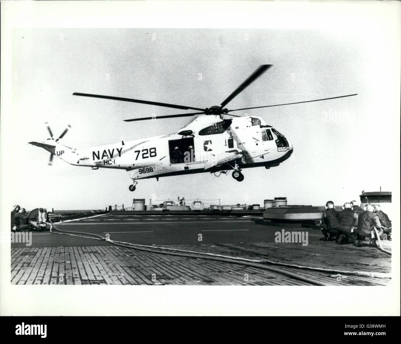 1965 - Navy helicopter land on aircraft carrier © Keystone Pictures USA ...