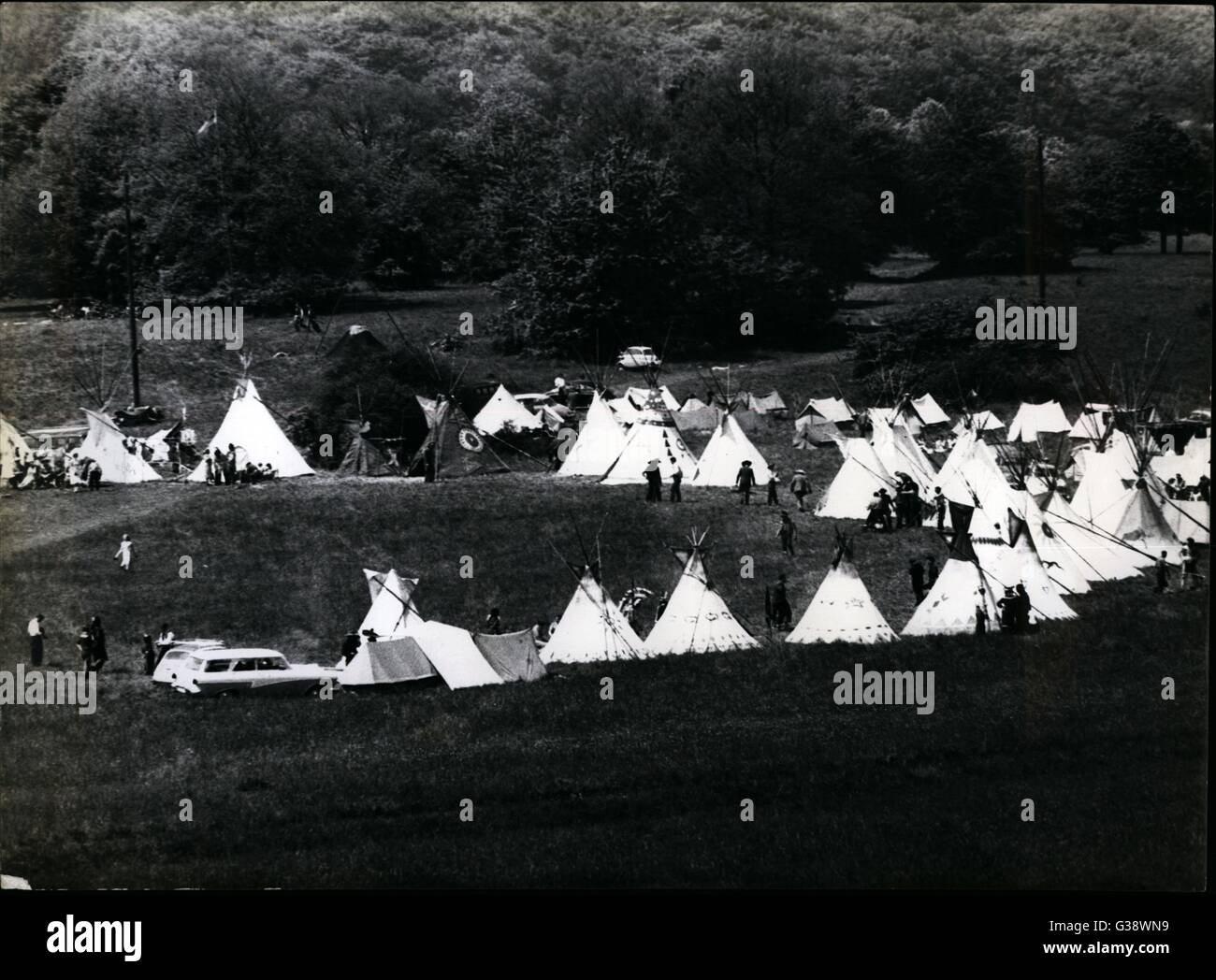 1965 - Indian camp tee pee © Keystone Pictures USA/ZUMAPRESS.com/Alamy ...