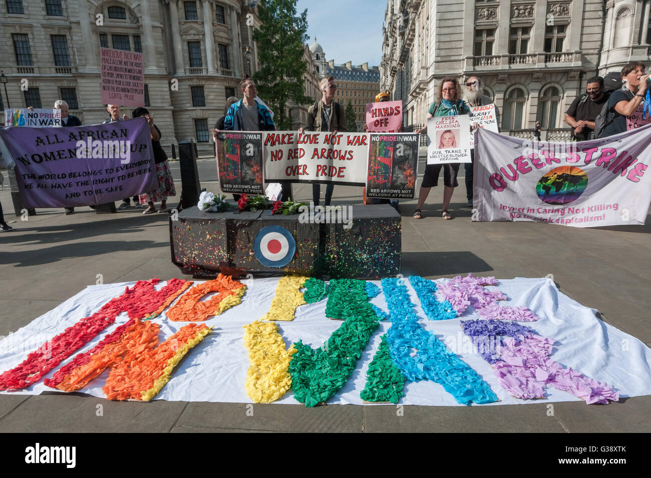 Military march from behind uk hi-res stock photography and images - Alamy